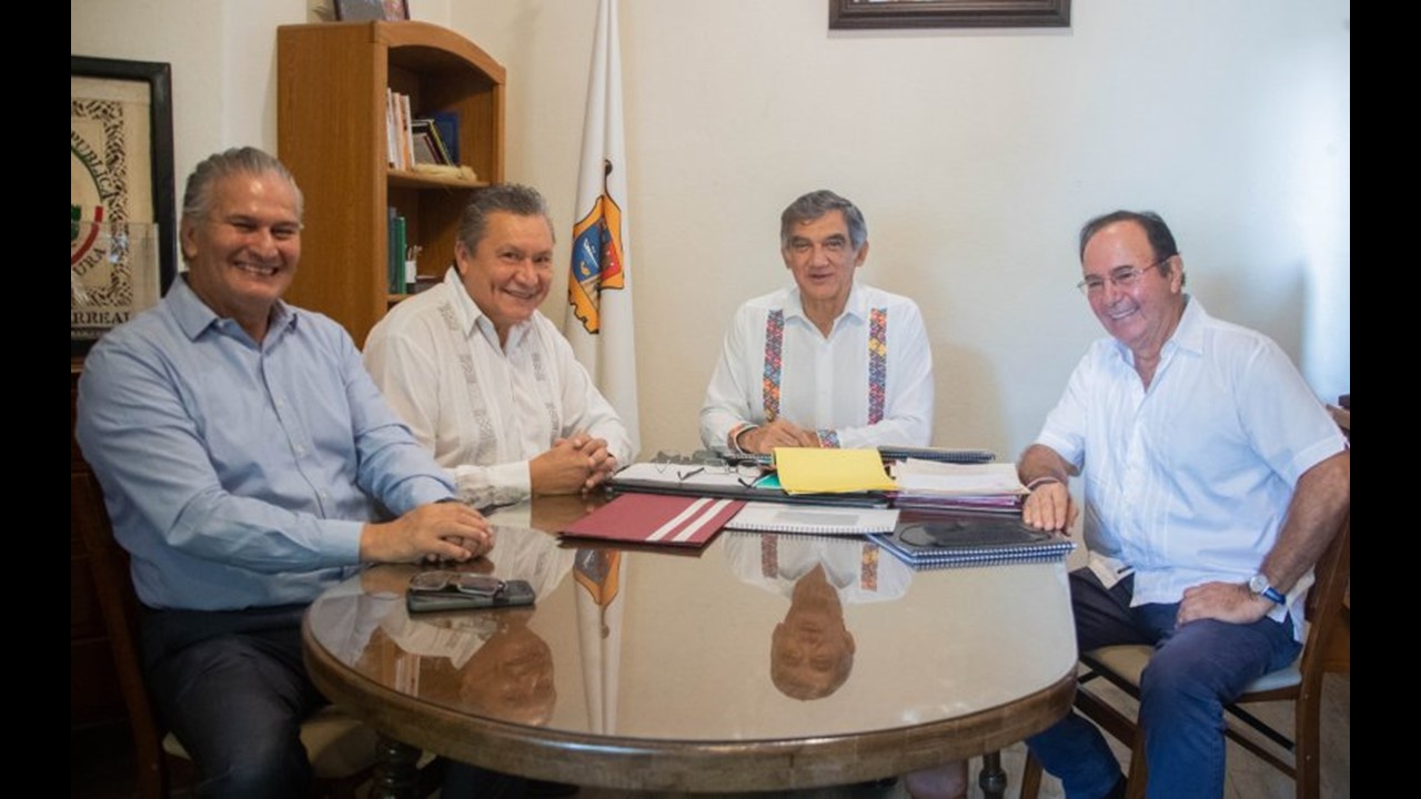 Empresarios, expriistas, morenistas y el papá de Gloria Trevi acuden a ...