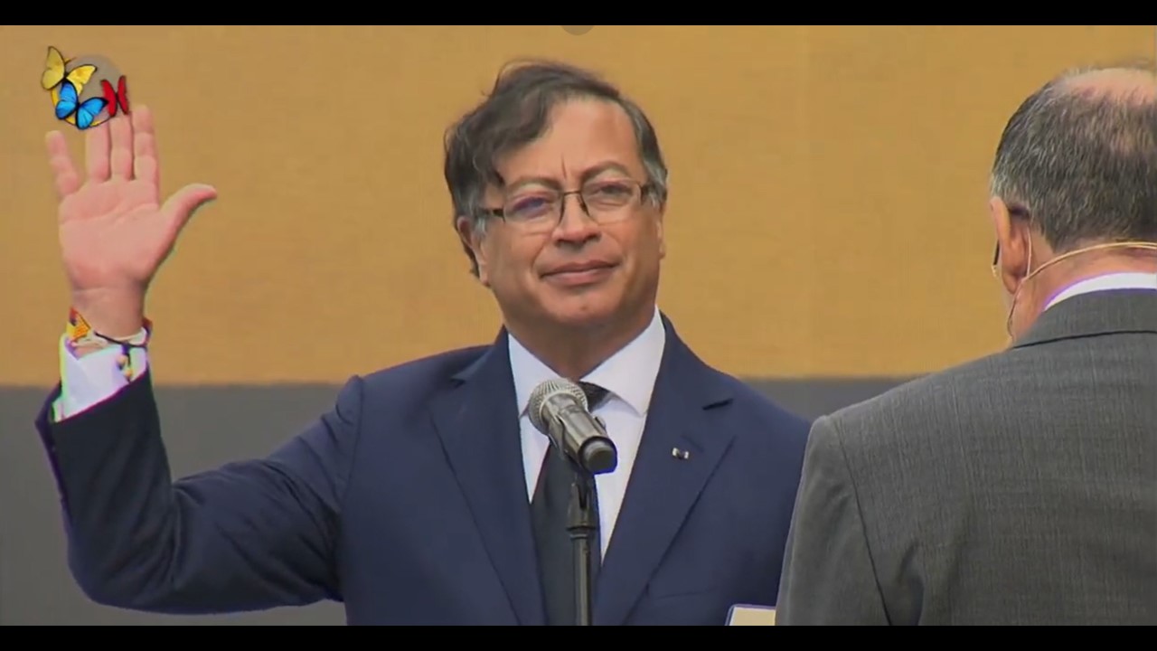 Gustavo Petro asume como presidente de Colombia (nota de Cristián ...