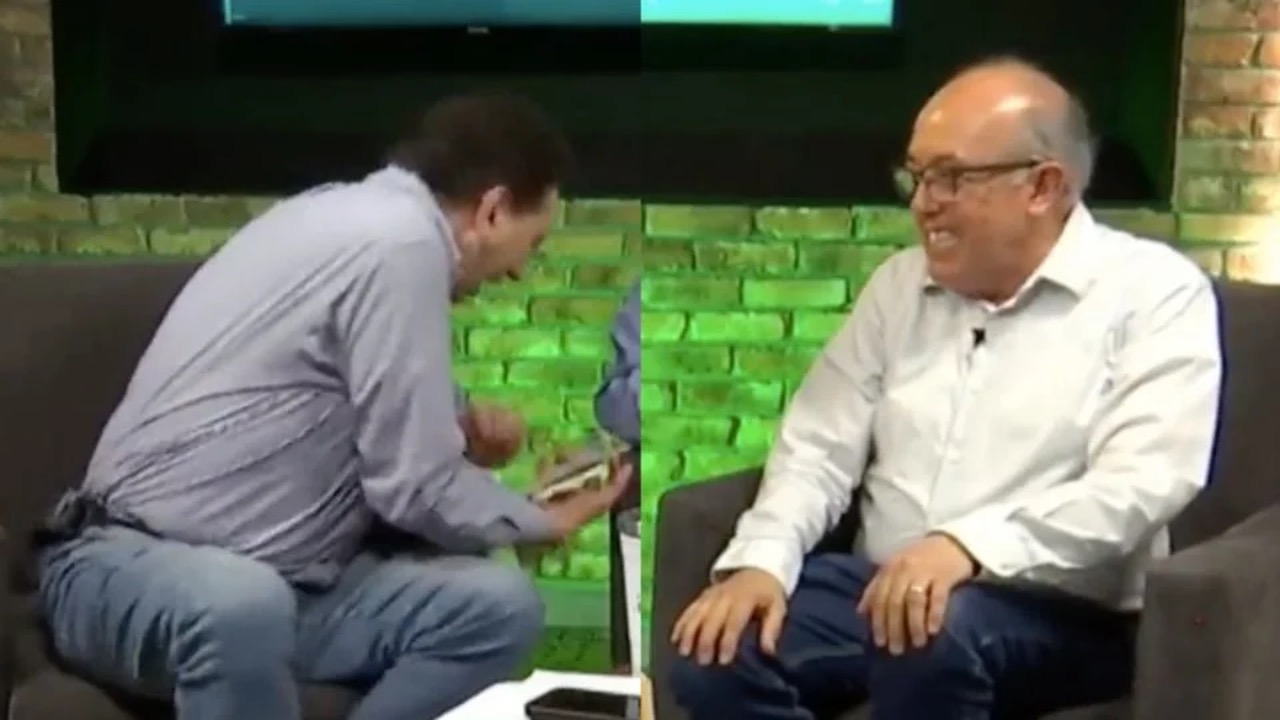 [#VIDEO] Enrique Burak destroza "reliquia" de Pepe Segarra: "Ya valió ...