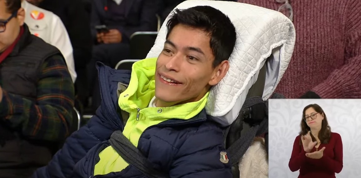 Daniel Robles Haro acude a la mañanera del pueblo y le solicita a ...