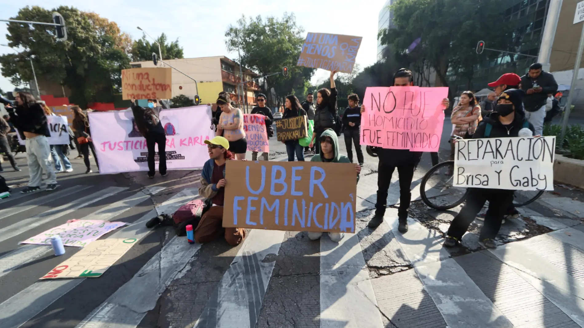 Protestan en la Fiscalía por el feminicidio de Karla Patricia en CDMX ...