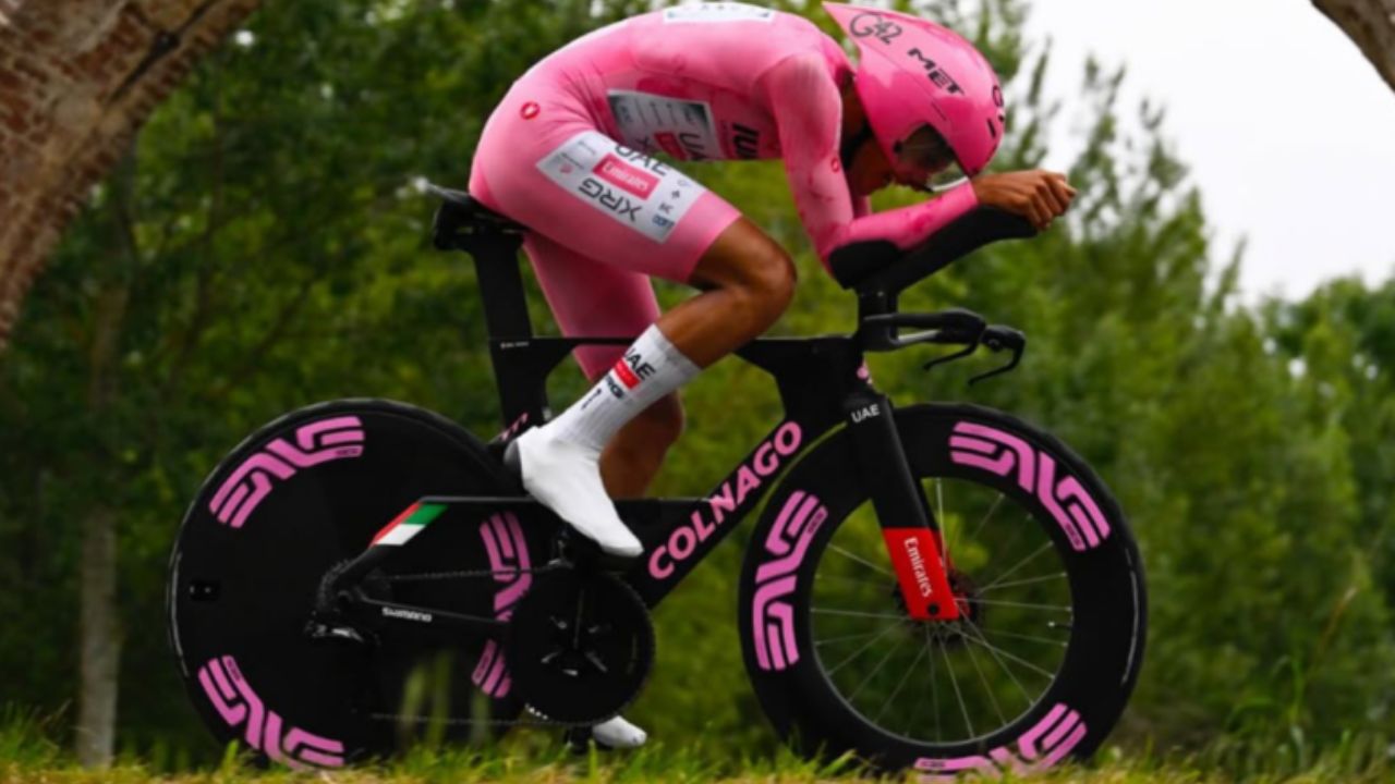 ¡Nadie le quita la cima! Isaac del Toro mantiene la maglia rosa en la ...