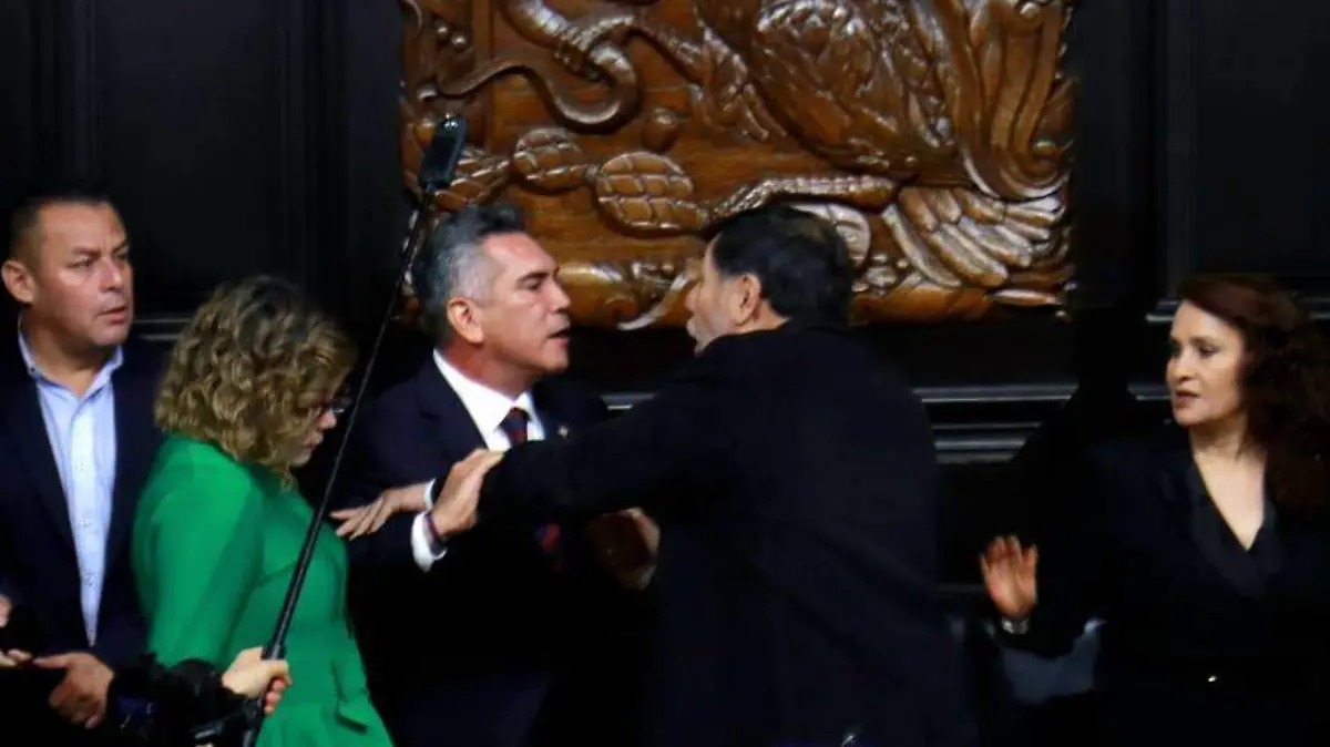 Noroña y Alejandro Moreno acaban a golpes en sesión de la Comisión ...
