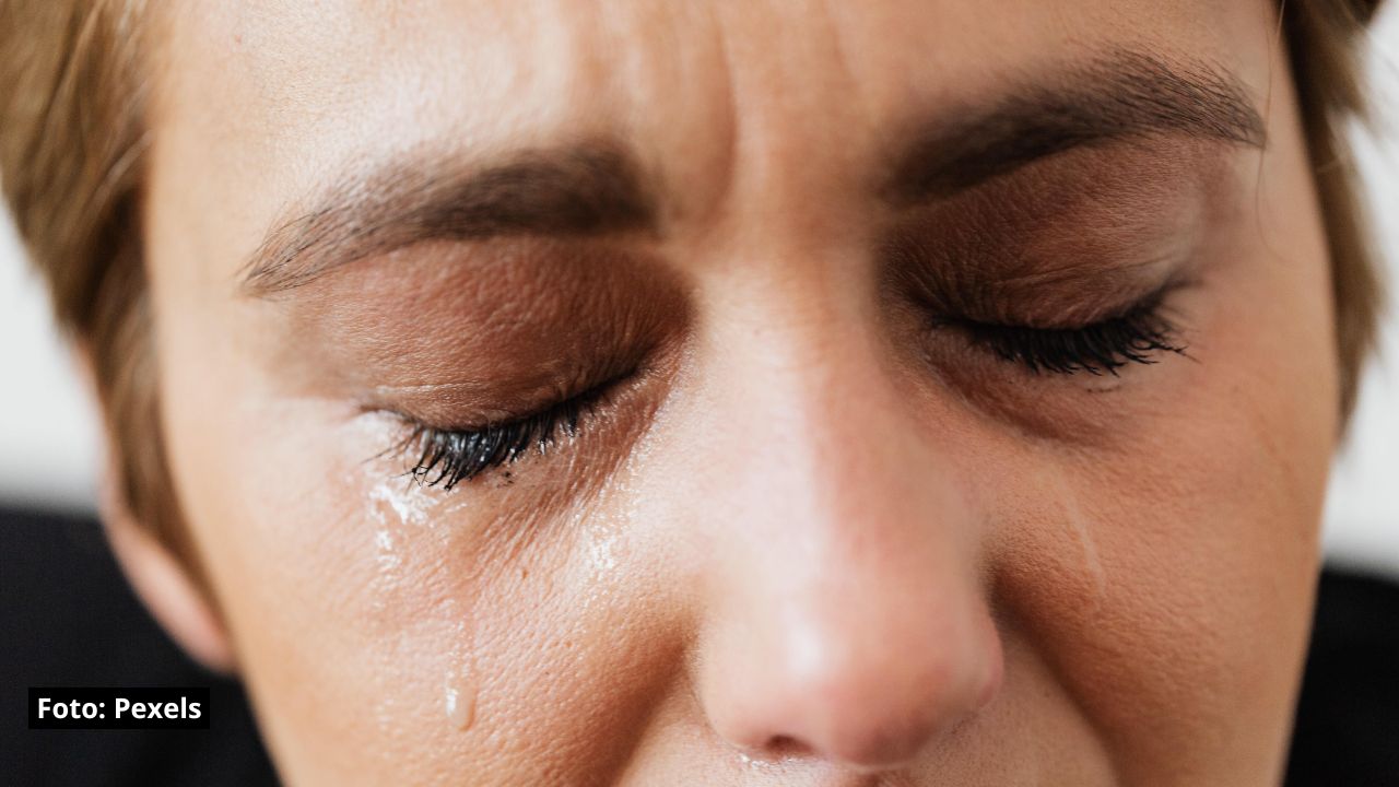 Llorar es un signo de fortaleza, no de debilidad: psicóloga (por Isaac ...