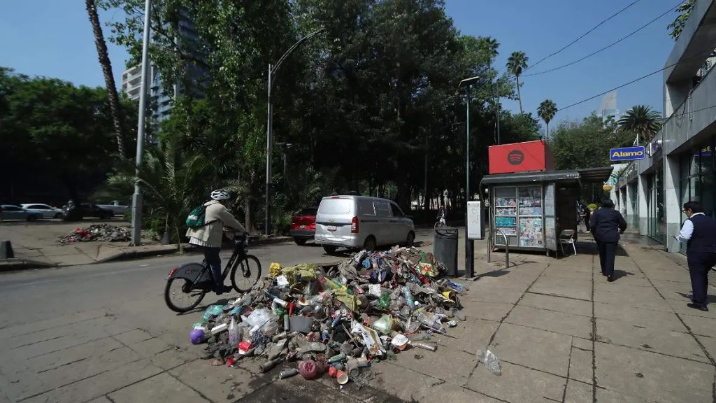¡Resaca Mundialista! Festejo mexicano deja 40 toneladas de basura en ...